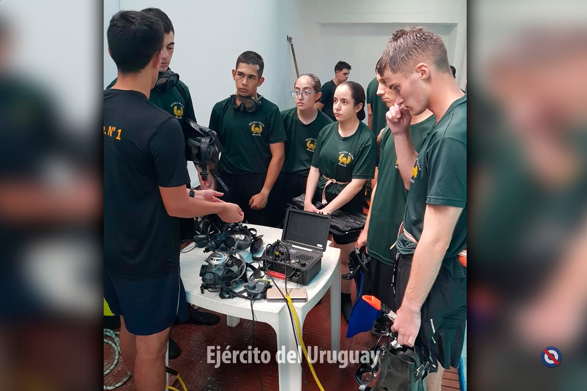 Uso y empleo del equipo de buceo en la Escuela Militar - Ejército Nacional