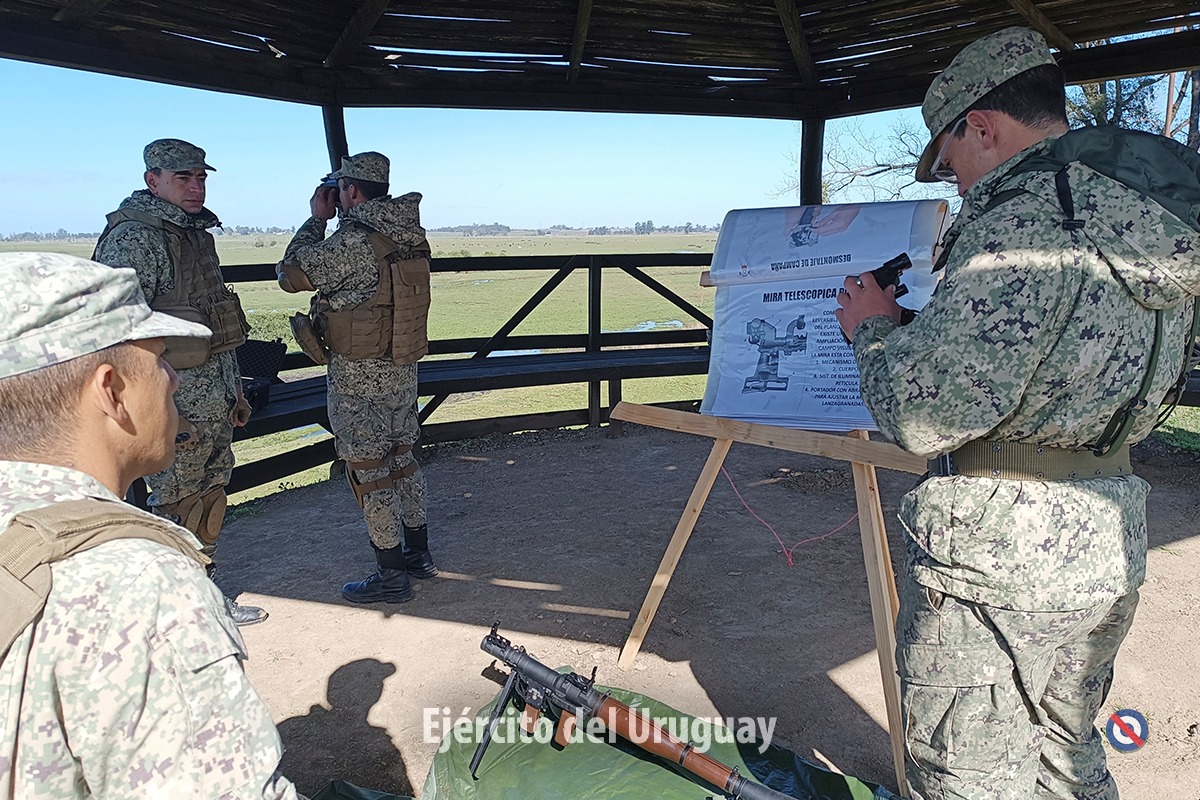 Ejercicios de evaluación del Regimiento «Patria» de Caballería Blindado ...