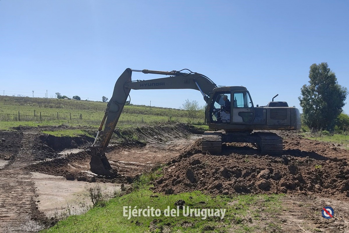 Limpieza y profundización de tajamares - Ejército Nacional