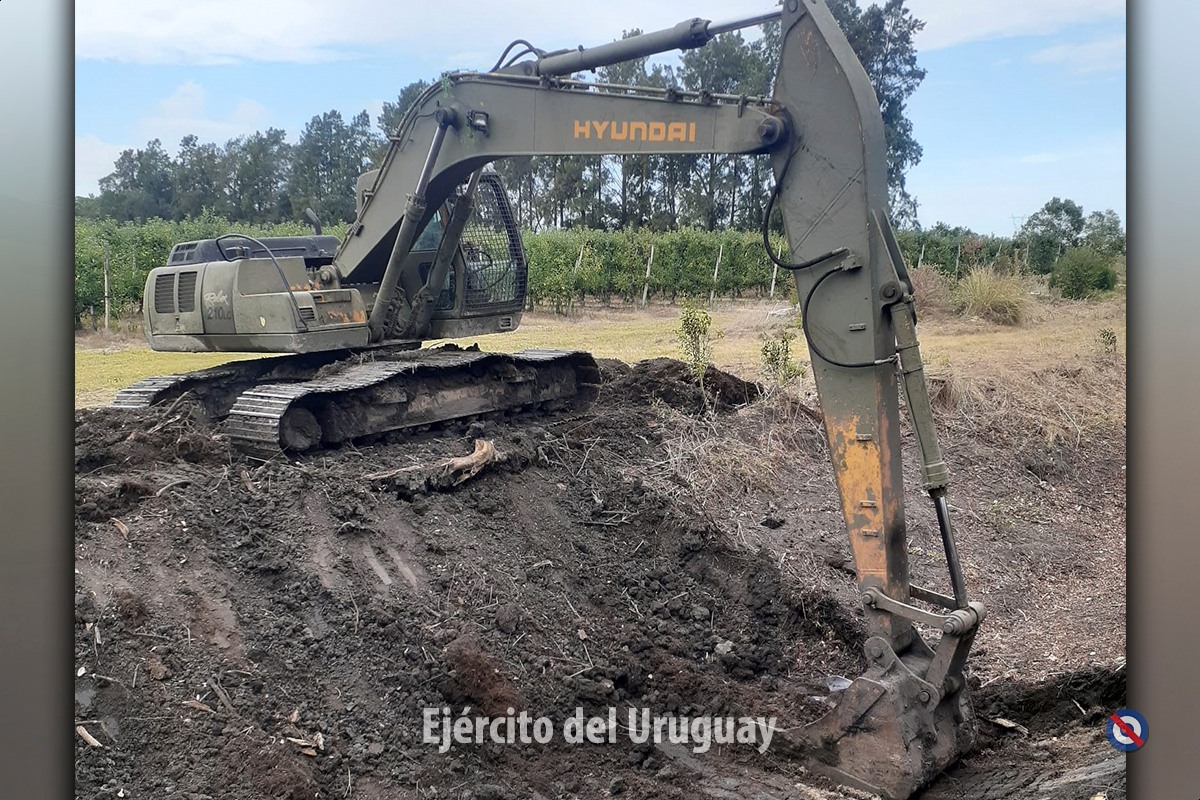 Limpieza y profundización de tajamares - Ejército Nacional