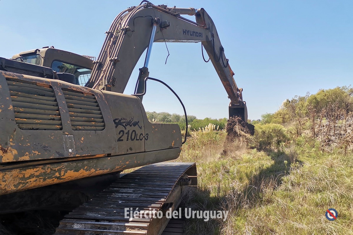 Limpieza y profundización de tajamares - Ejército Nacional