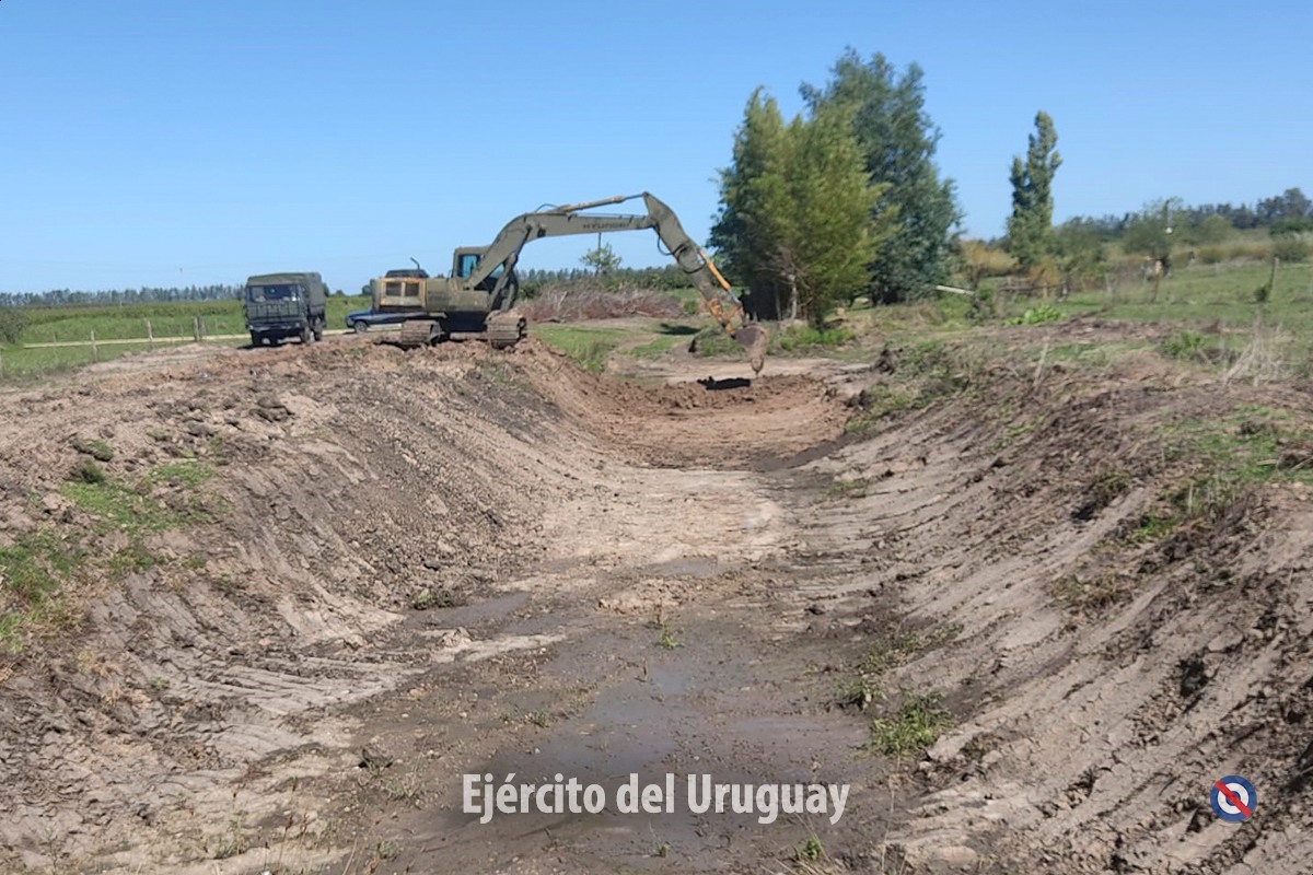 Limpieza y profundización de tajamares - Ejército Nacional