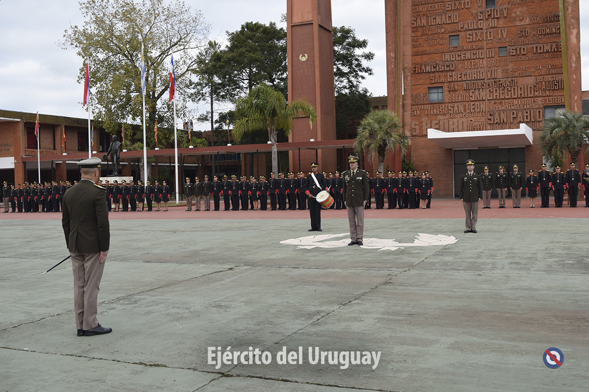 Ceremonia de Entrega de Uniformes y Espadines de la Escuela Militar ...