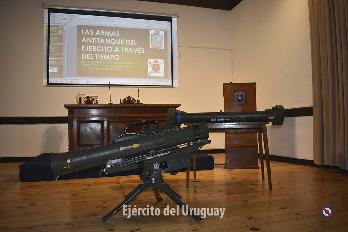Conferencia «Las armas antitanques del Ejército a través del tiempo ...