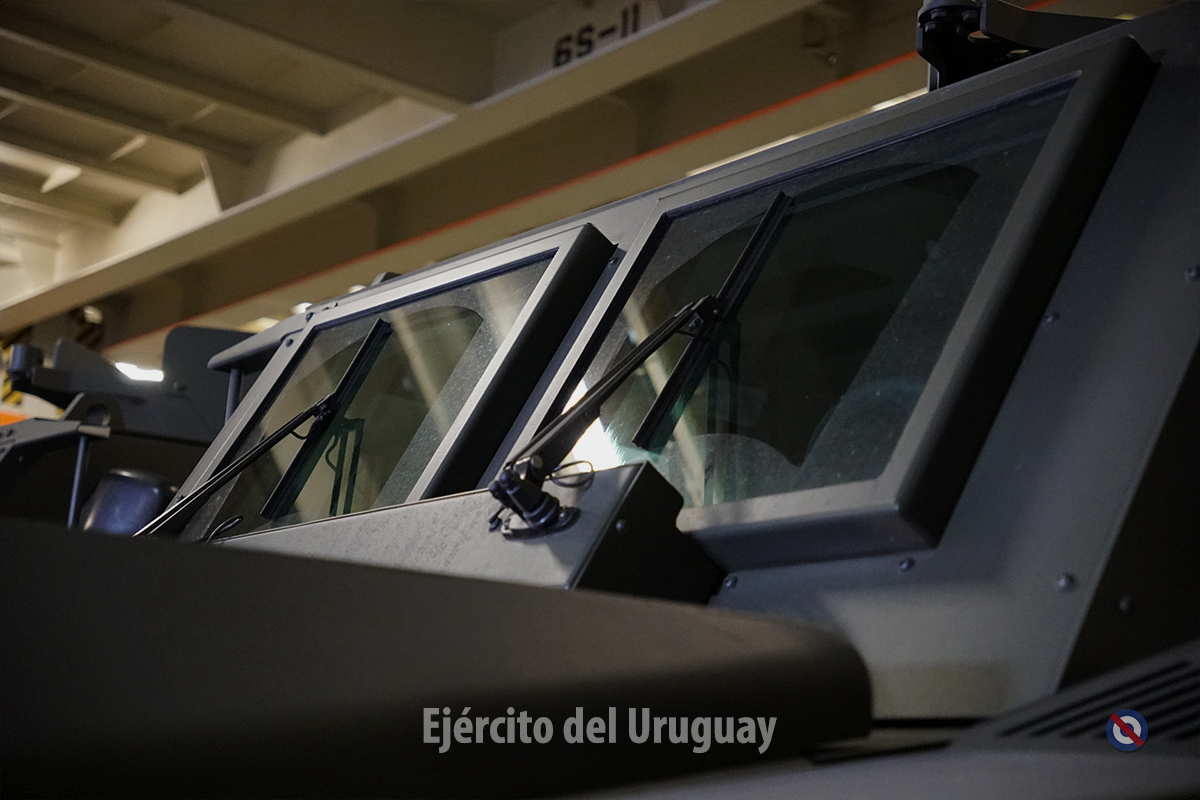Arribaron a Uruguay 13 vehículos de TBP «Mamba MK7» - Ejército Nacional
