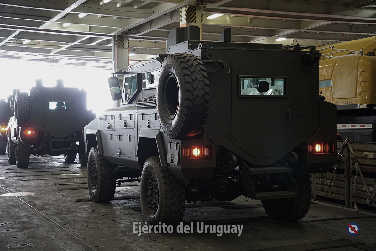Arribaron a Uruguay 13 vehículos de TBP «Mamba MK7» - Ejército Nacional