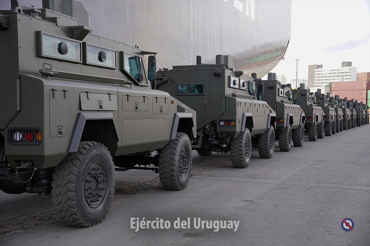 Arribaron a Uruguay 13 vehículos de TBP «Mamba MK7» - Ejército Nacional